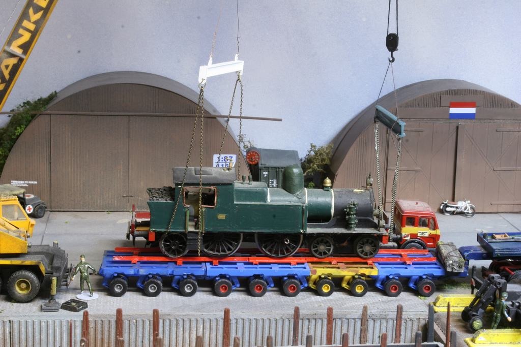 Wegvervoer in model NS 5500 en de BR 64-415 | Sleutel Spoor